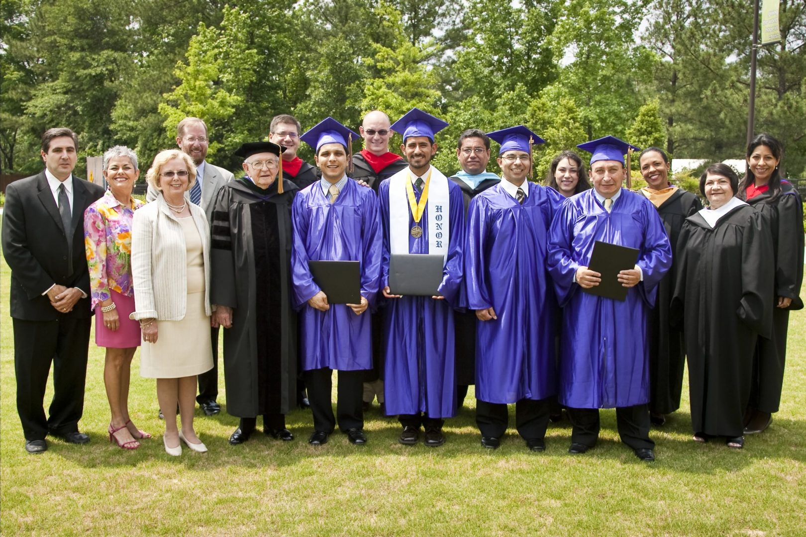 Información Acerca de la Graduación - Universidad Bíblica Berea